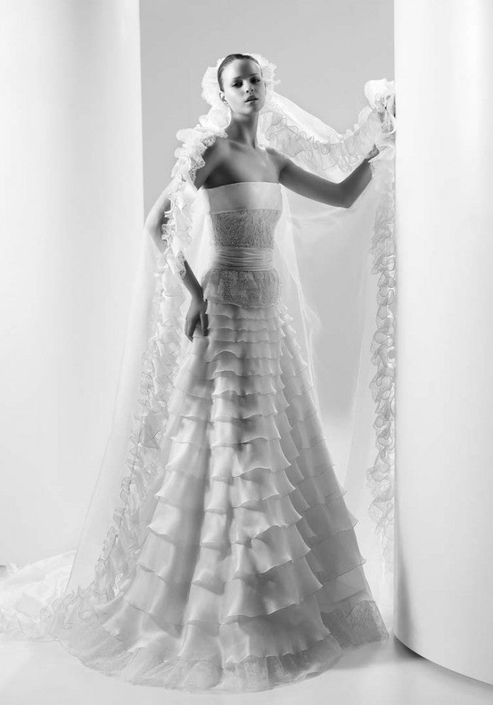 Dreamiest Spring 2008 Valentino Ivory Silk Organza Strapless Wedding D ...